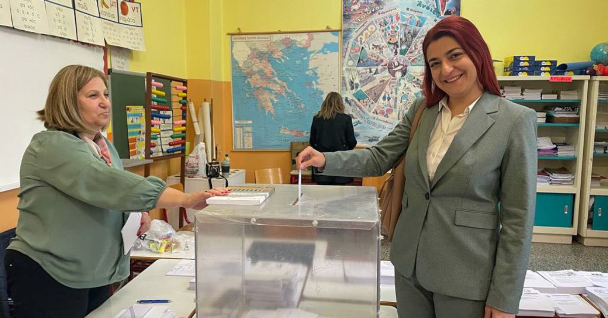 Στο 1ο Ολοήμερο Δημοτικό Σχολείο Ναουσας ψήφισε η Ολυμπία Αποστόλου ...