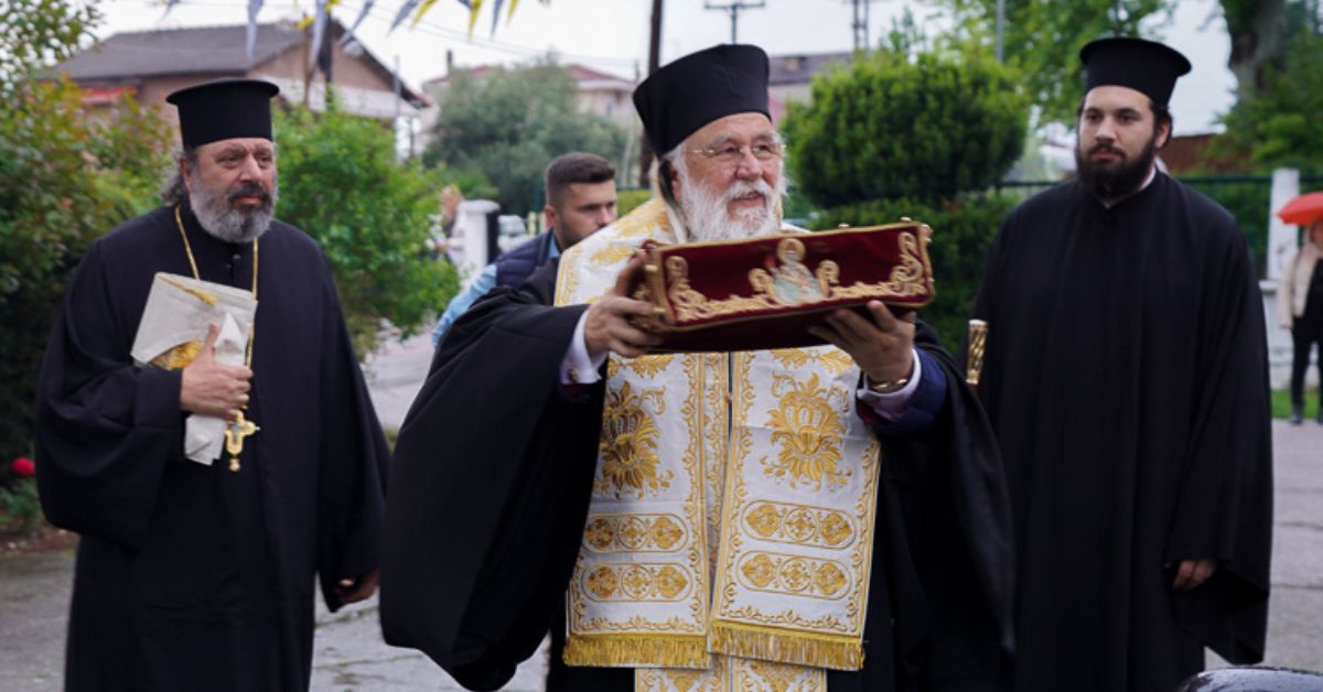 Η ενορία του Διαβατού υποδέχτηκε τη Δεξιά Χείρα του Αγίου Σπυρίδωνος ...
